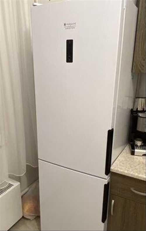 Холодильник HotPoint Ariston