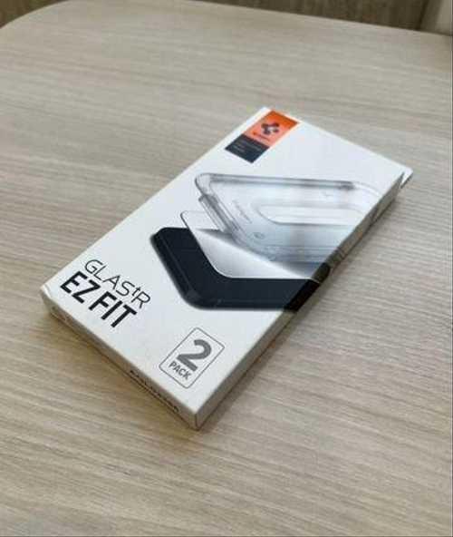 Защитное стекло Spigen для iPhone 13/13pro