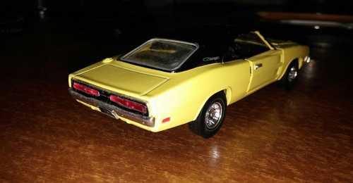 Модель 1/43 Road Champs Dodge Charger 1969