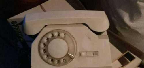 Советский дисковый стационарный телефон