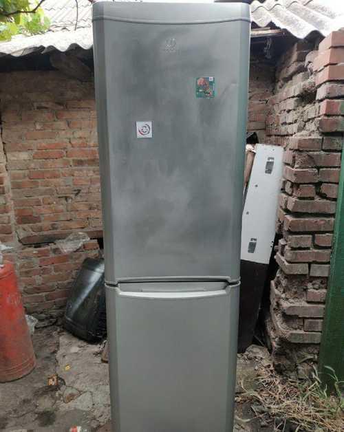 Холодильник indesit