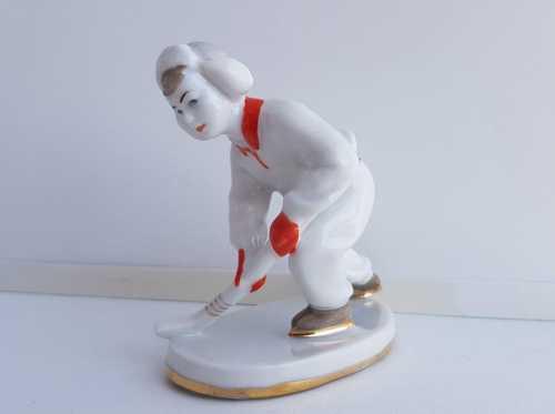 Фарфоровая статуэтка СССР юный хоккеист лзфи