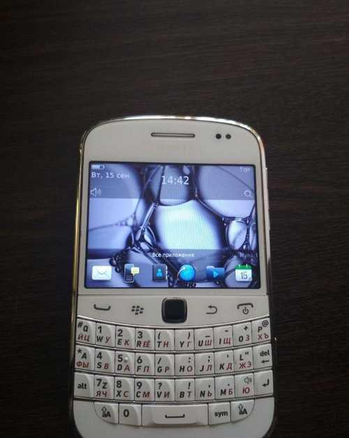 Телефон BlackBerry 9900