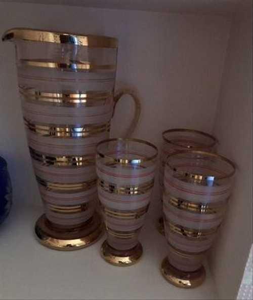Кувшин со стаканами,чайник,вазы