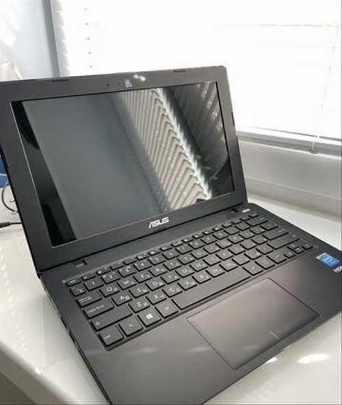 Ноутбук asus X200m