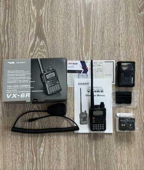 Радиостанция Yaesu VX-6R с кучей допов