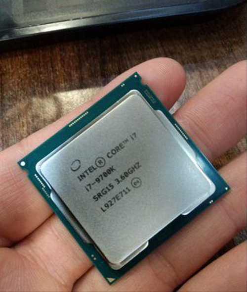 Процессор intel core i7 oem. Intel Core i7-9700. I7 9700k. ОЕМ процессор упаковка. DNS OEM процессоры.