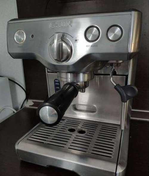 Кофеварка рожковая bork C800 (CM EMN 9922 BK)
