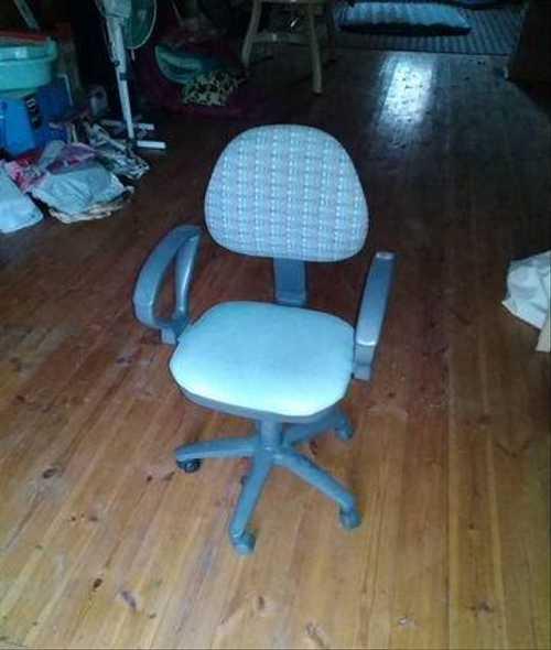 Продам детский компьюторный стул