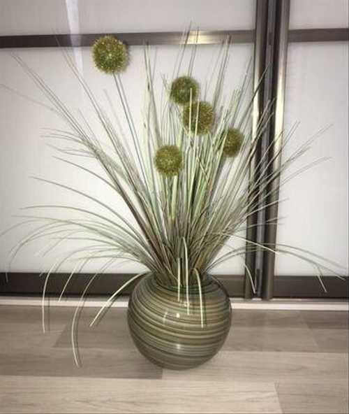 Интерьерная ваза с искусственными цветами