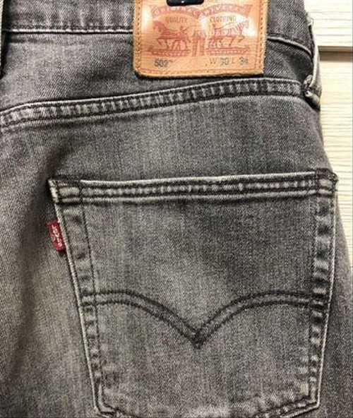 Серые джинсы Levi’s 502