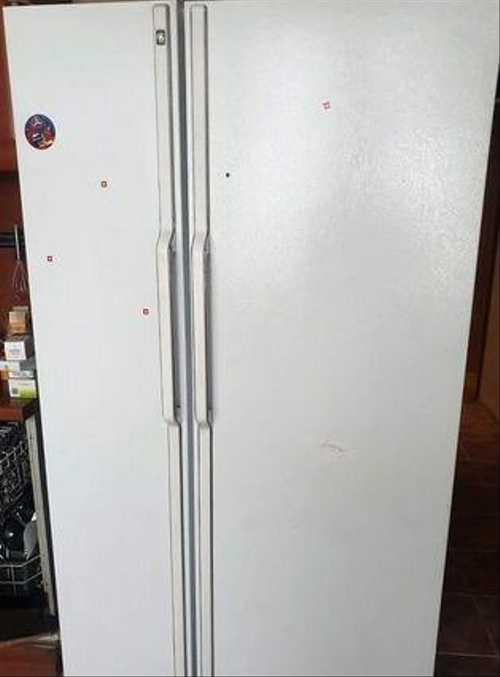Двухдверный холодильник General Electric