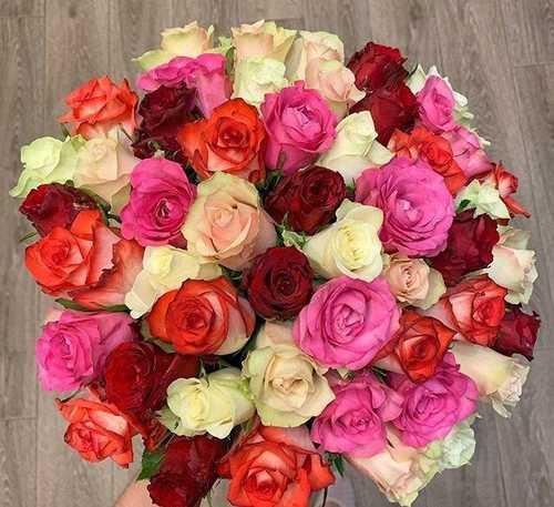 Букет из 29 разноцветных роз