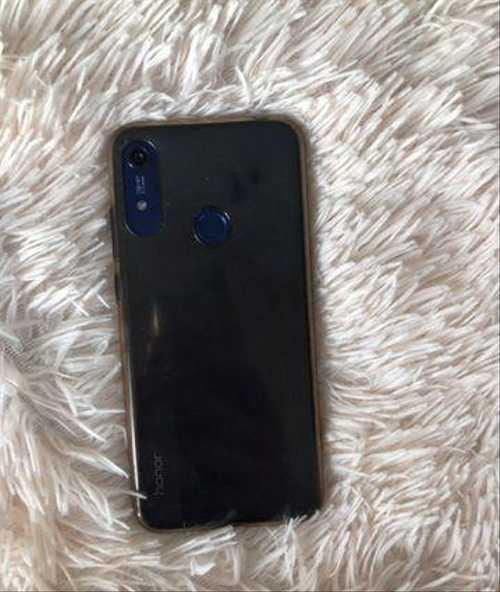 Продам телефон honor 8a