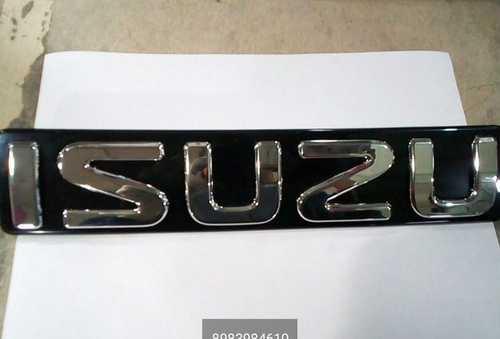 Надпись "isuzu"