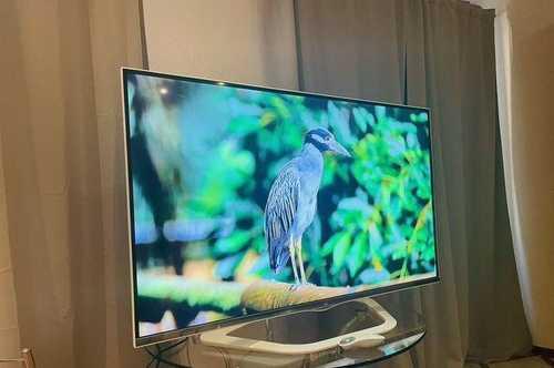 Огромный, тонкий, белый Smart TV телевизор LG 55 д