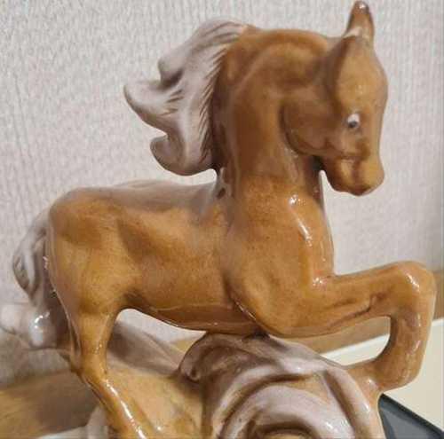 Лошадь керамика статуэтка