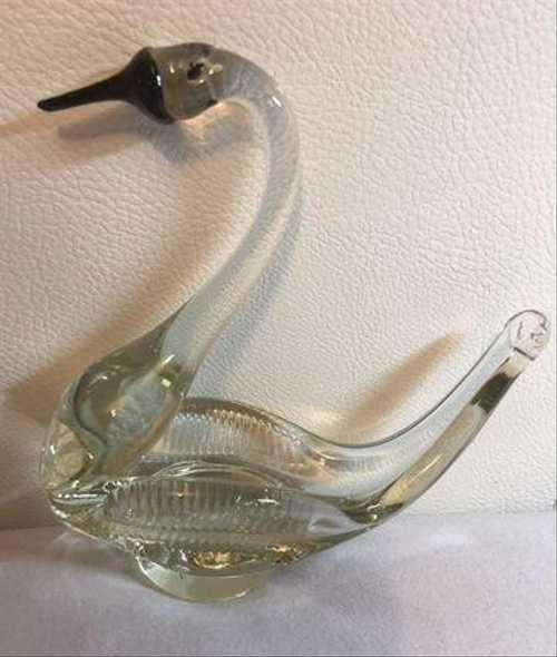 Лебедь из стекла