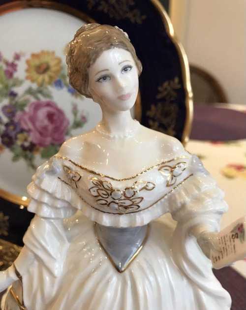 Статуэтка Роял Далтон Royal Doulton Девушка книга