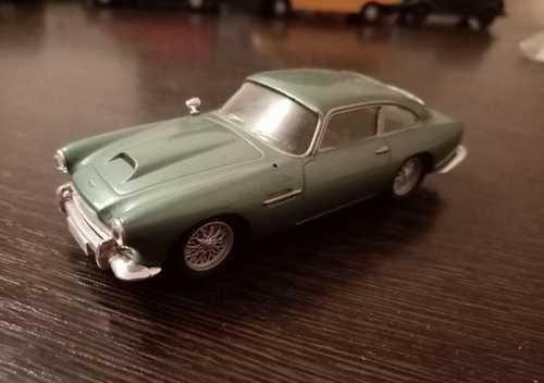 Модель автомобиля aston martin DB 4 1/43