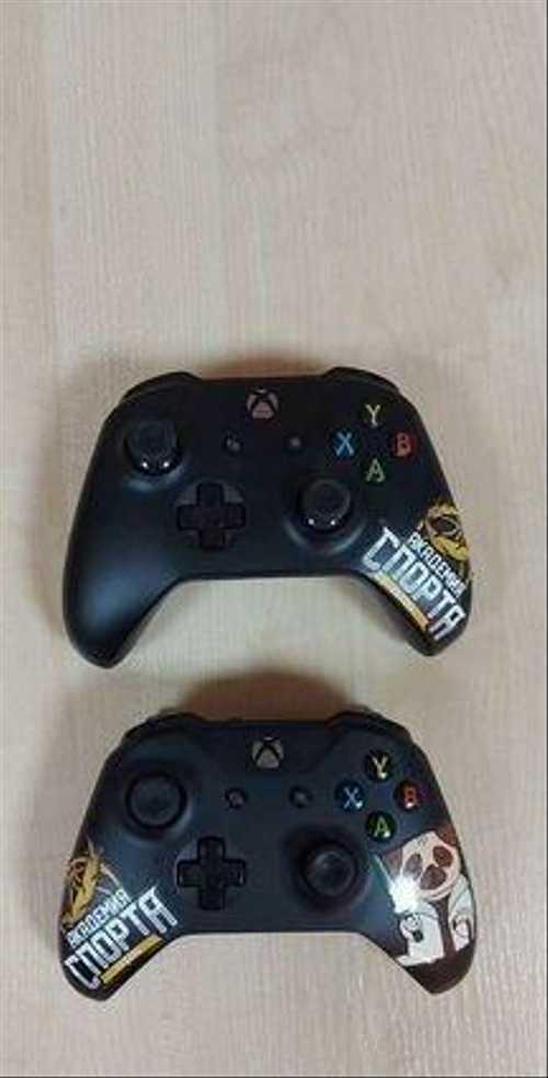 Два беспроводных геймпада Microsoft Xbox One