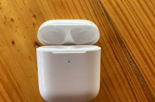 Airpods 2 with charging case