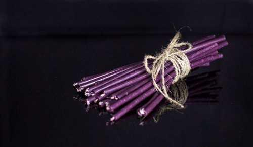 Тонкие восковые свечи фиолетовые для силы и могуще