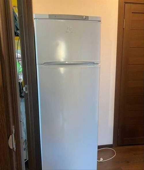 Холодильник Indesit ST167.028