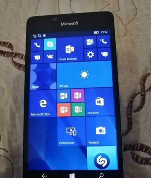 Телефон Microsoft Lumia 950
