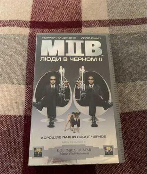 Видеокассета лицензионная VHS Люди в чёрном 2