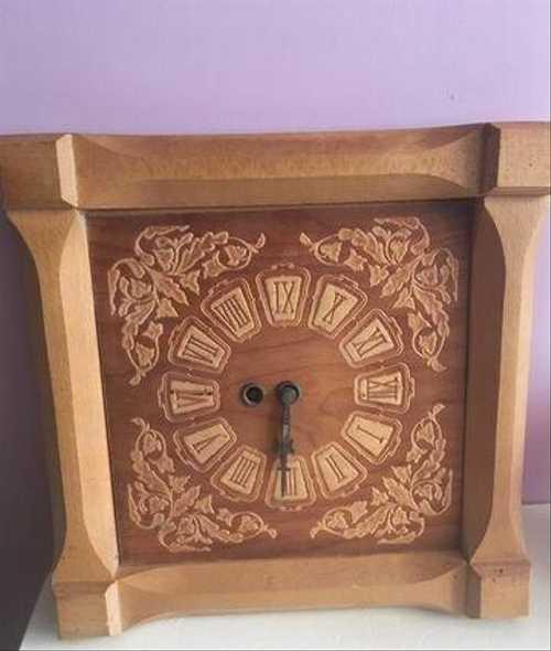 Часы механические старинные, деревянные