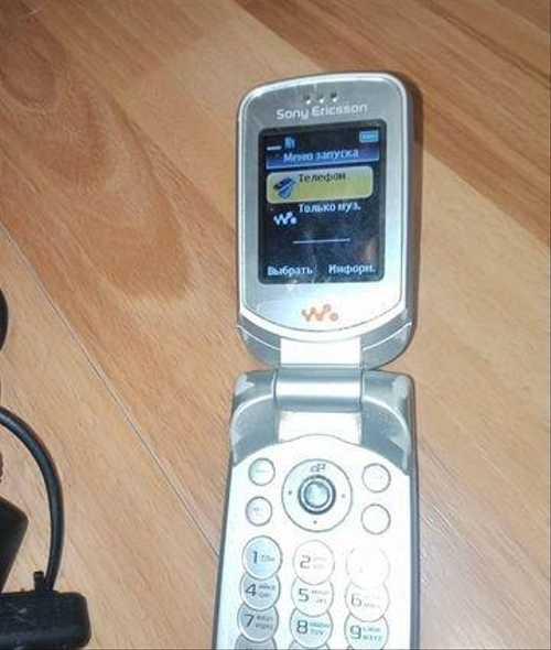 Телефон Sony Ericsson W300i