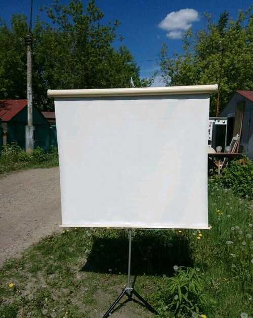 Экран с треногой