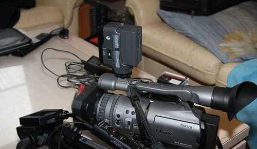 Продам профессиональную видеокамеру Sony HDR-FX7E