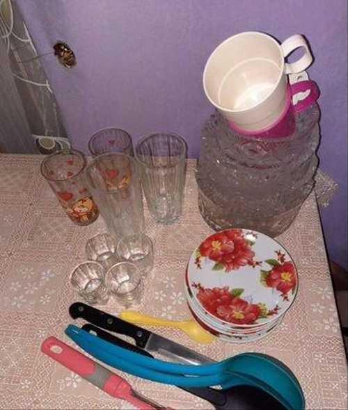 Посуда блюдца тарелки кружки салатники приборы