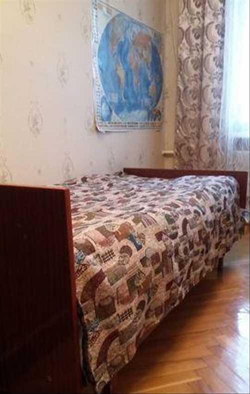 Кровать