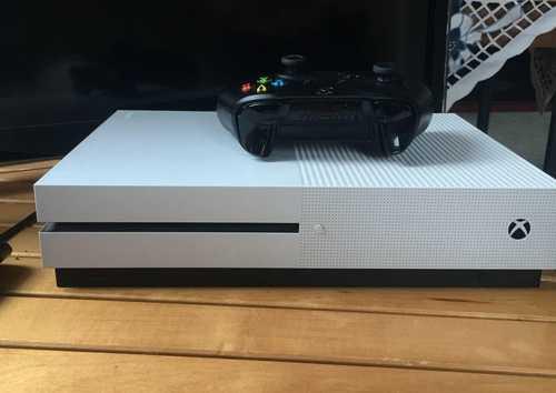Продается почти новый xbox ONE S