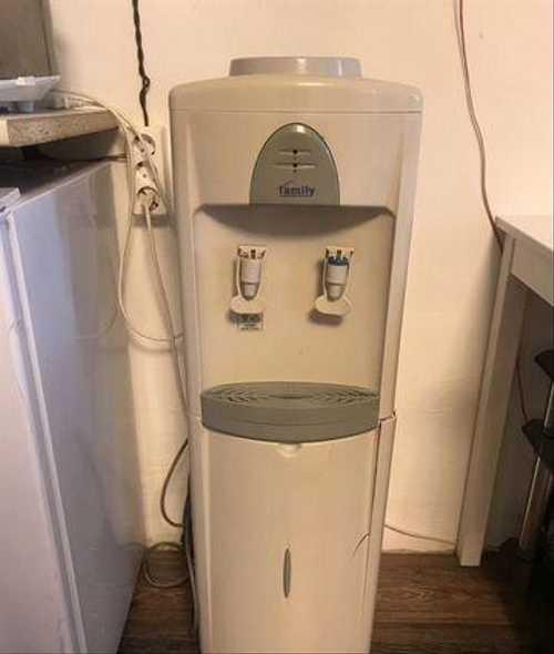 Кулер для воды. Family hot and cold water dispense