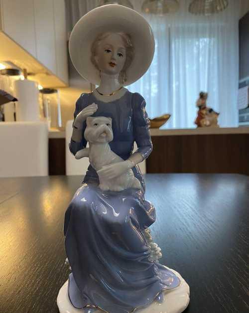 Фарфоровая статуэтка Дама с собачкой
