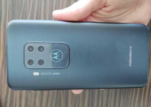 Телефон Motorola One Zoom