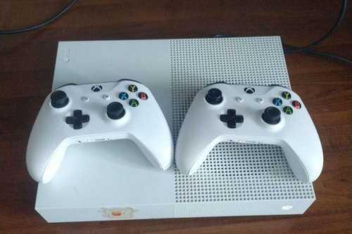 Xbox One s 500 gb+ 2 геймпада