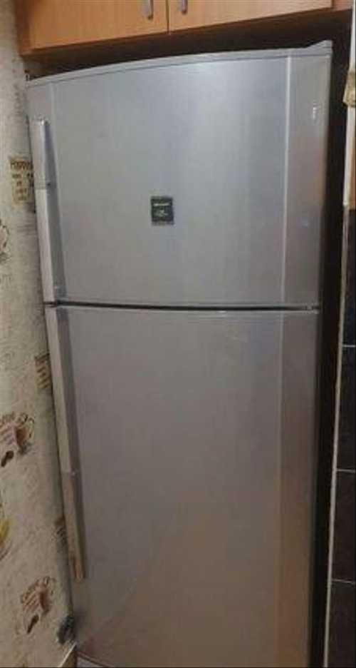 Огромный японский холодильник Sharp