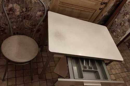 Стол кухонный + 4 стула