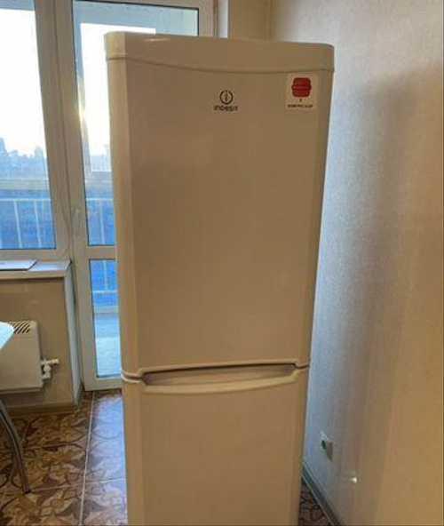 Холодильник Indesit B16
