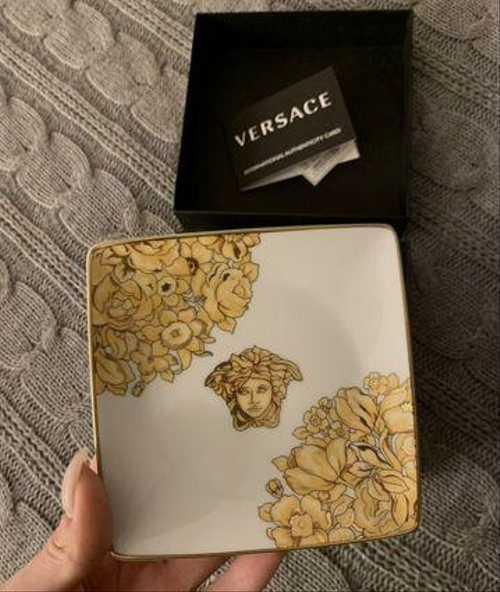 Блюдце Versace