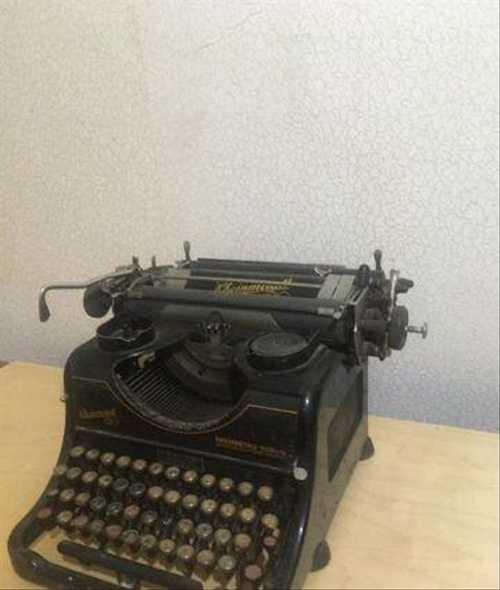 Старинная пишущая машинка Rheinmetall