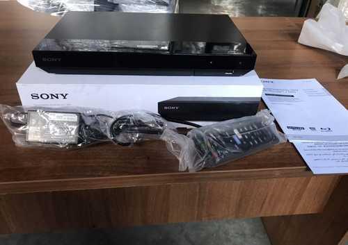 Blu-ray плеер Sony UBP-X700