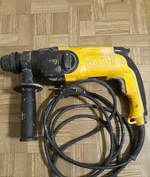 Перфораторы 2 шт DeWalt D25103 на запчасти