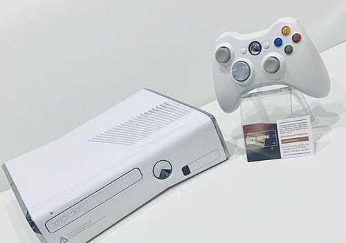 Белоснежный Xbox 360 Slim