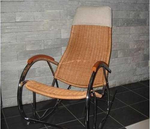 Кресло качалка из ротанга